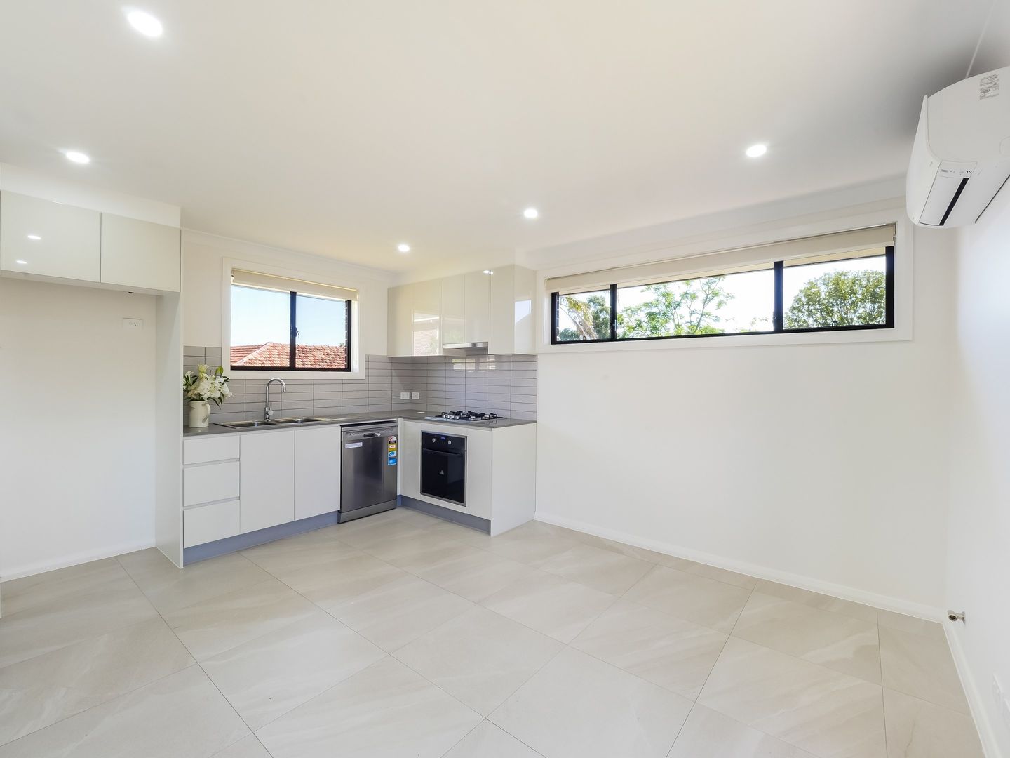 102a Canterbury Rd, Glenfield NSW 2167 - House For Rent - $425 | Domain