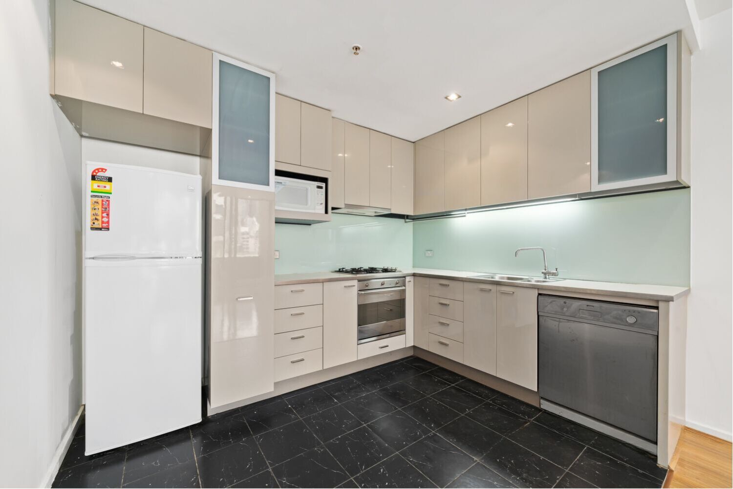 301/68 La Trobe Street, Melbourne VIC 3000 - Apartment For Rent | Domain