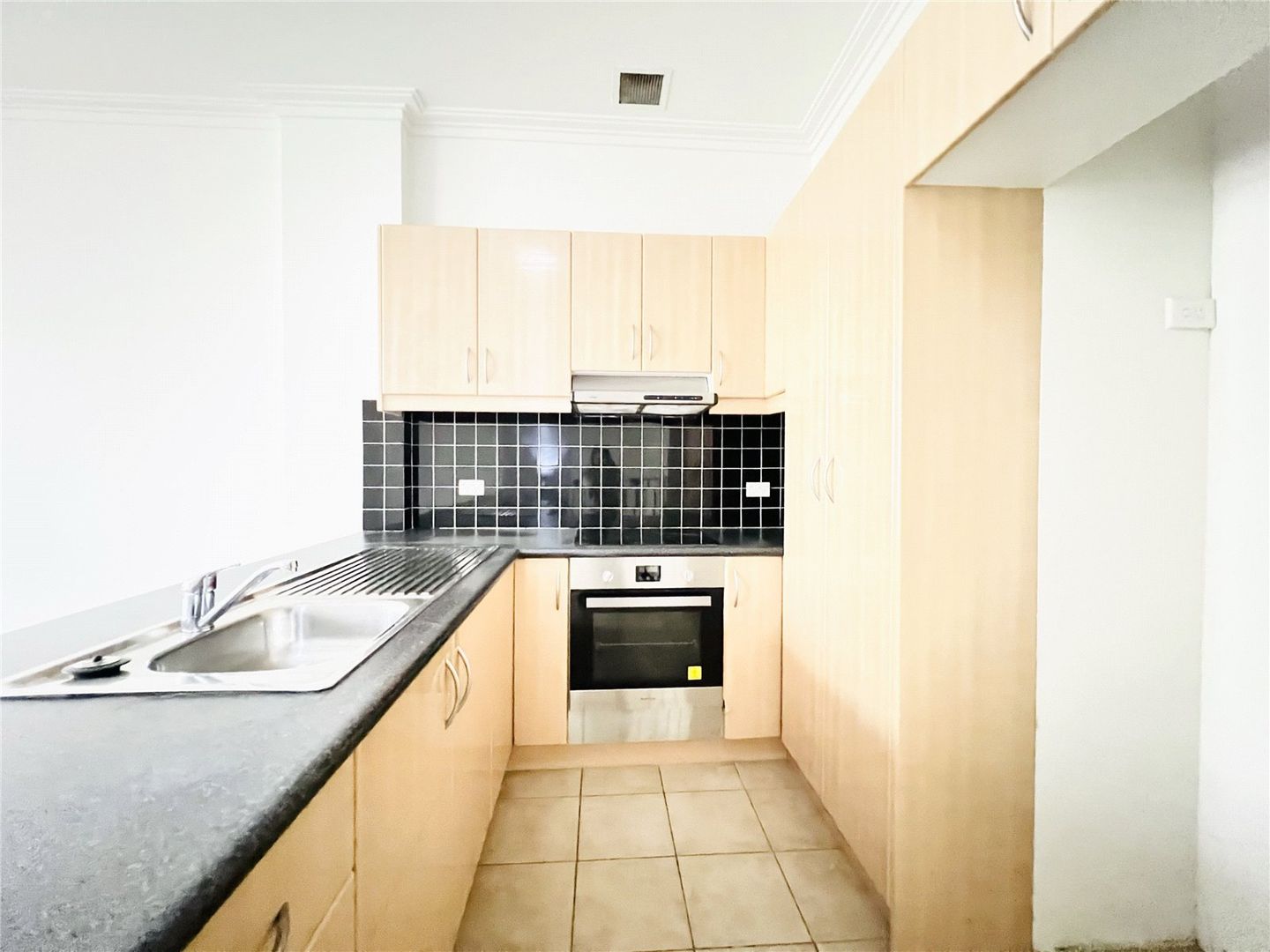 1/165 Bourke Street, Melbourne VIC 3000 - Apartment For Rent - $520 ...