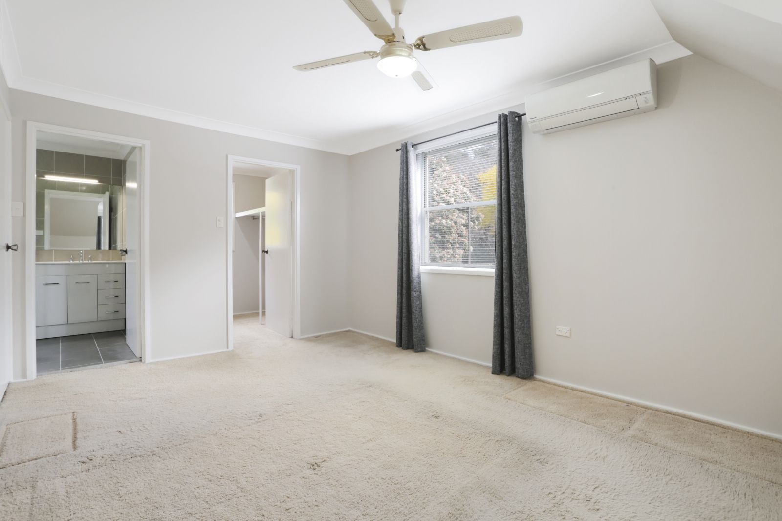 9 Hazel Place, Ingleburn NSW 2565 - House For Rent - $850 | Domain