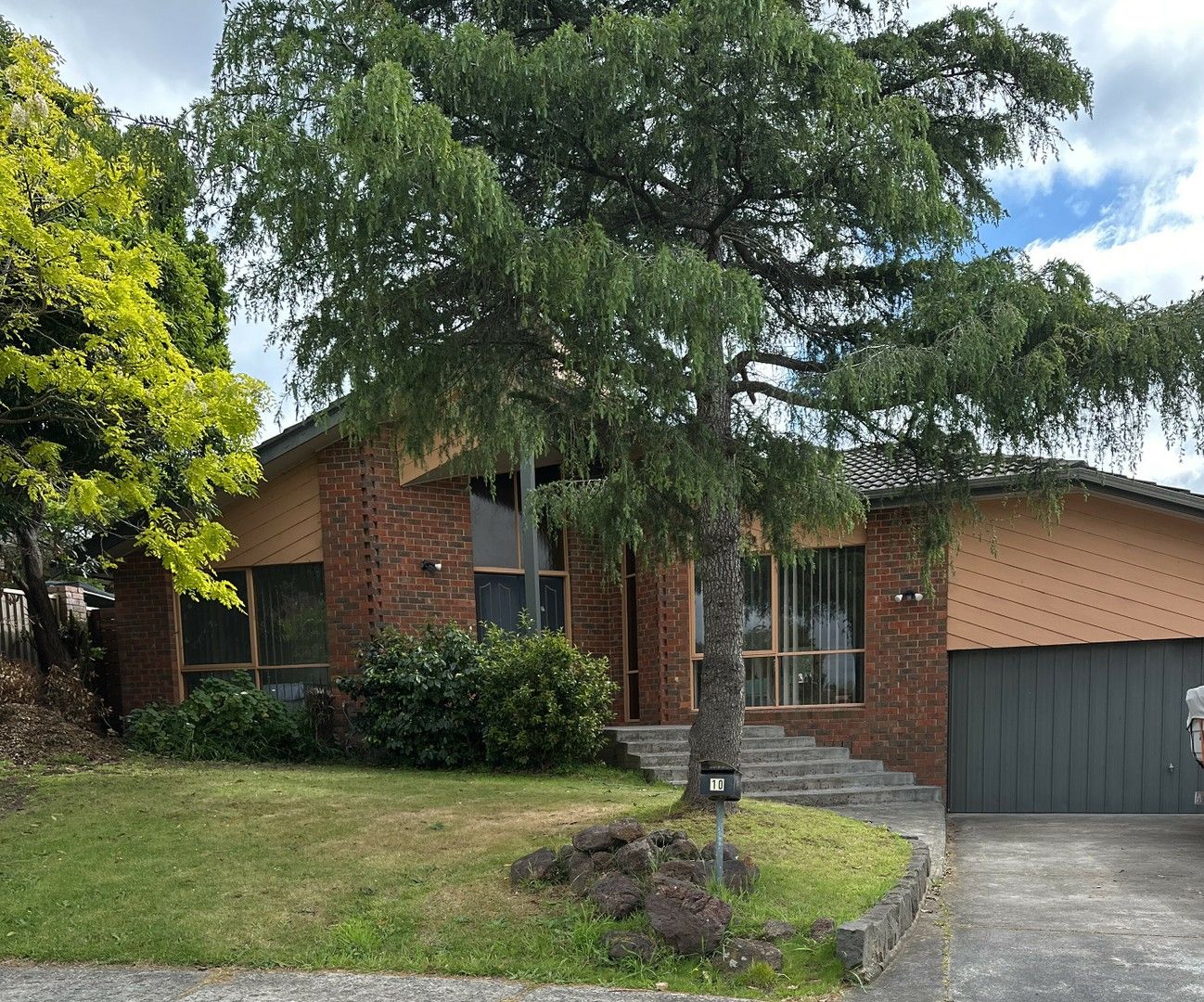 10 Headingly Ct, Endeavour Hills VIC 3802 - House For Rent | Domain