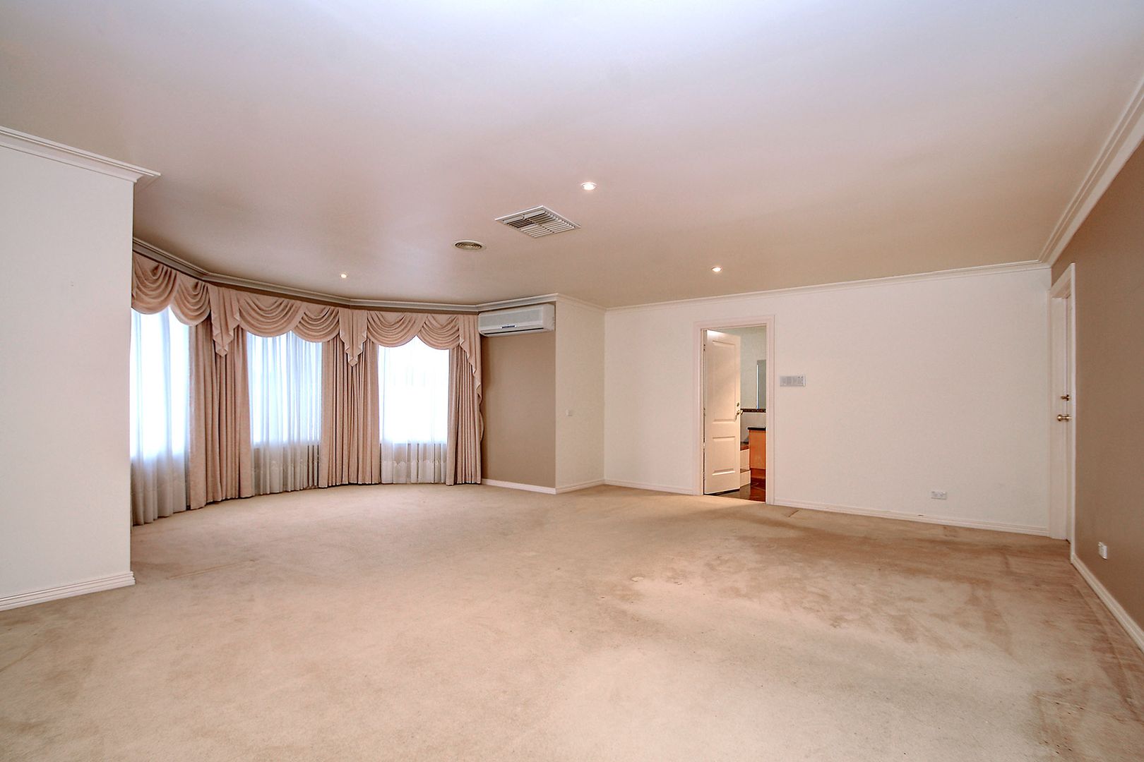 3 Huntingtower Crescent, Mount Waverley VIC 3149 - House For Rent ...