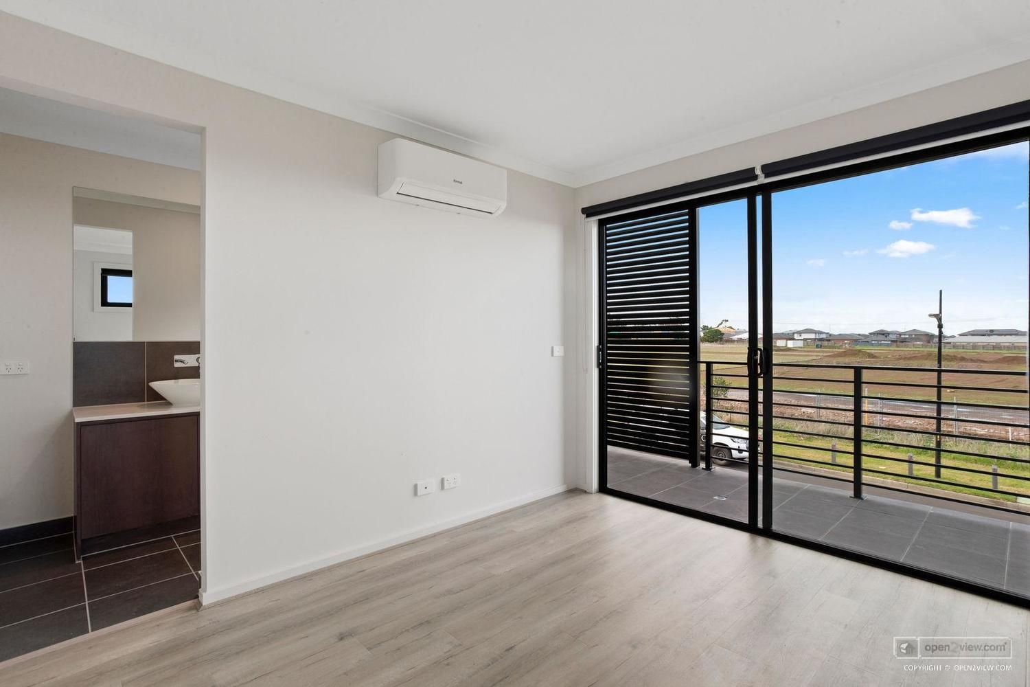 124 Verona Crescent, Fraser Rise VIC 3336 - Townhouse For Rent | Domain