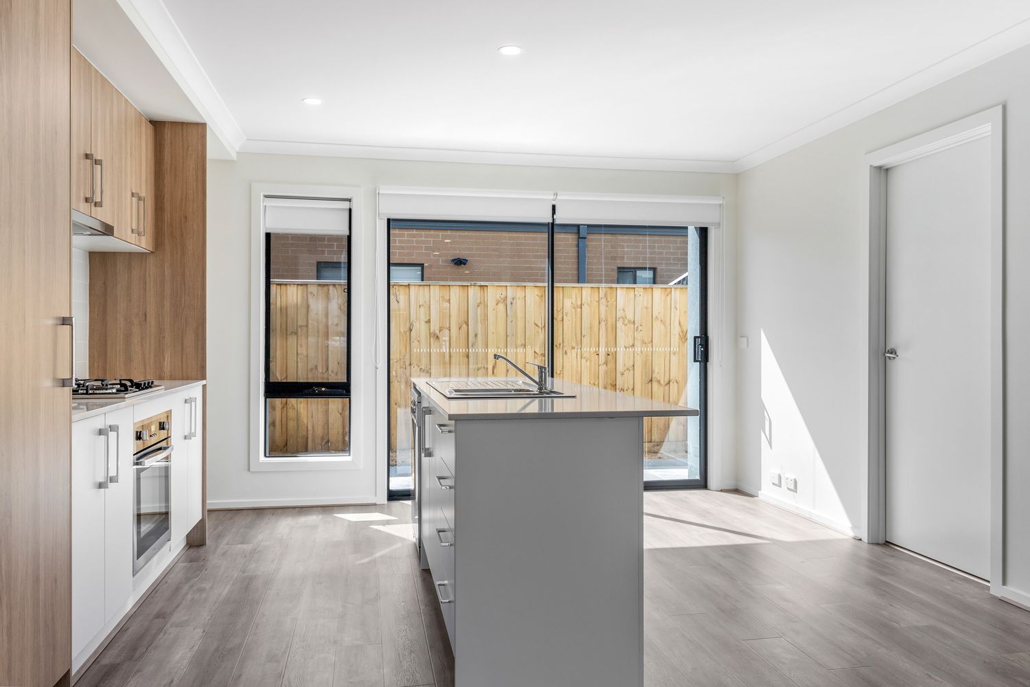 32 Verona Crescent, Fraser Rise VIC 3336 - Townhouse For Rent | Domain