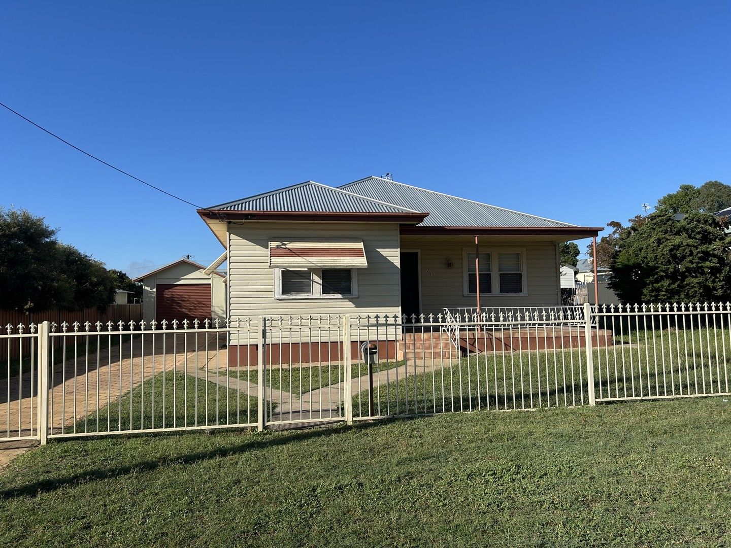 21 Edgeroy Street, Tamworth NSW 2340 - House For Rent - $400 | Domain