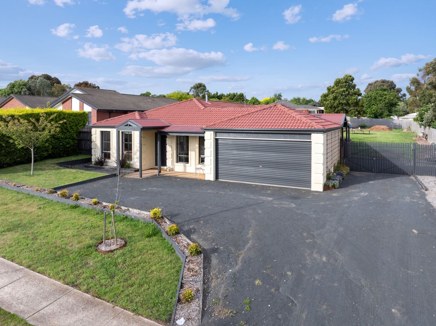 16 Robb Drive, Romsey VIC 3434 | Domain