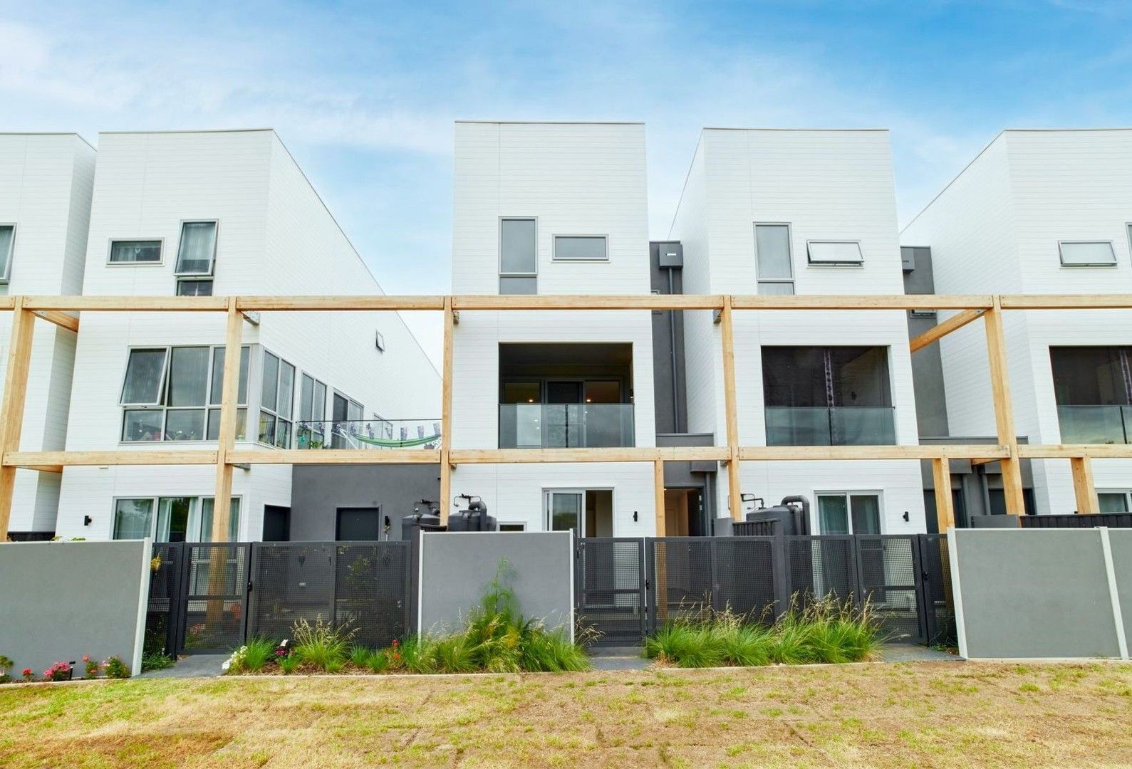 36 Luxe Terrace, Point Cook VIC 3030 - Townhouse For Rent | Domain