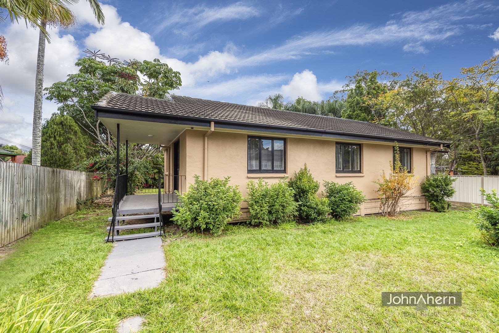 3 Kolonga Street, Woodridge | Property History & Address Research | Domain