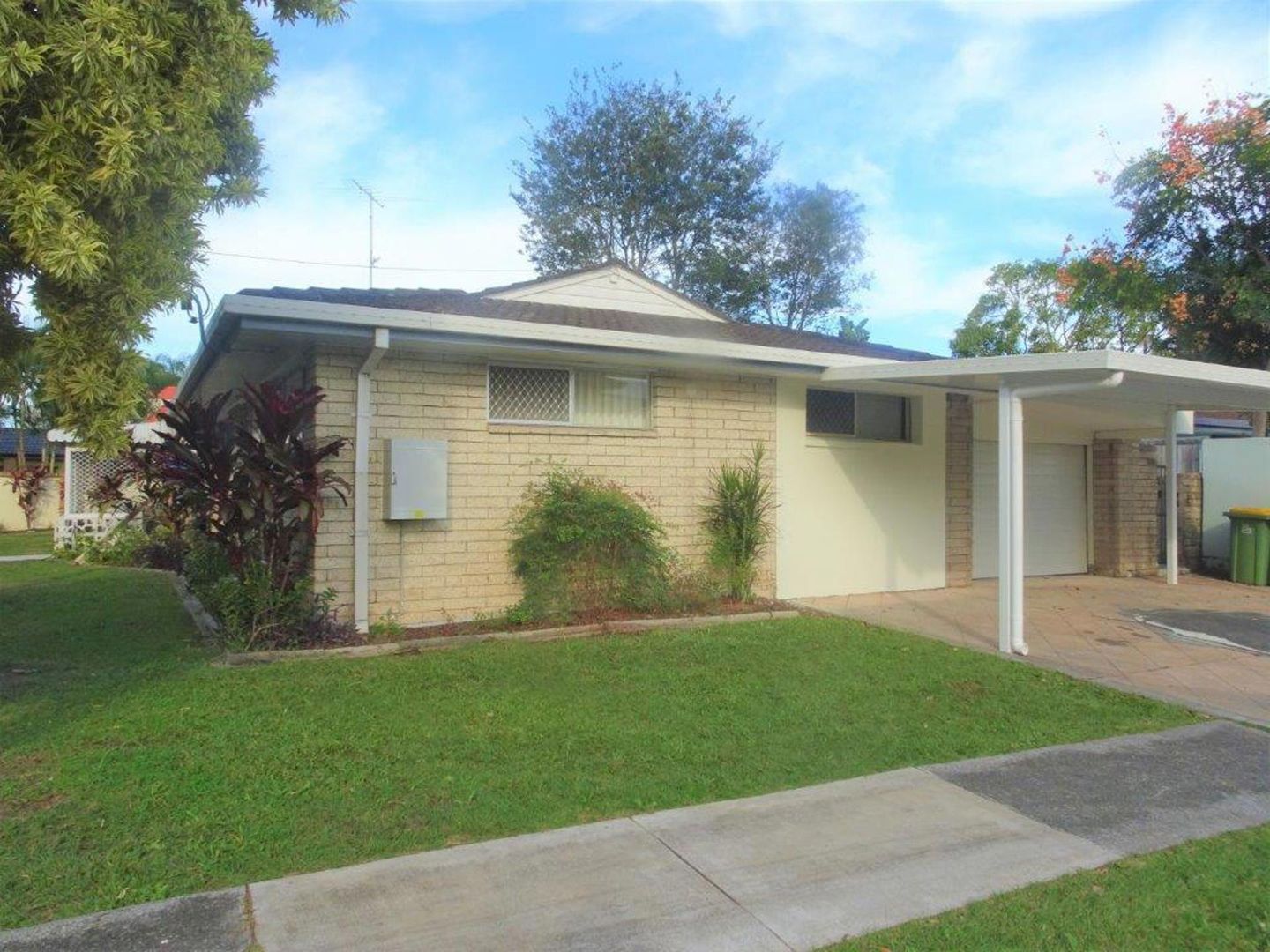 68 Slatyer Avenue, Bundall QLD 4217 - House For Rent | Domain