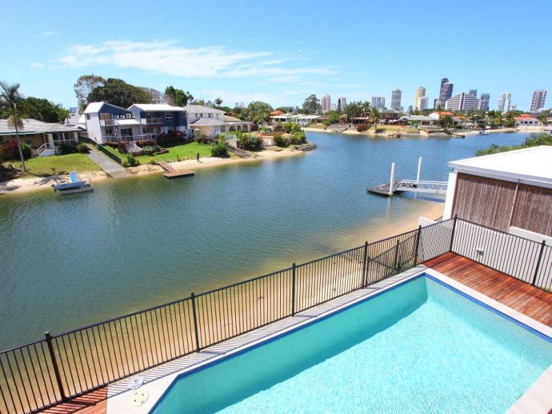 8 Seaforth Avenue, Broadbeach Waters QLD 4218 - House For Rent - $1,600 ...