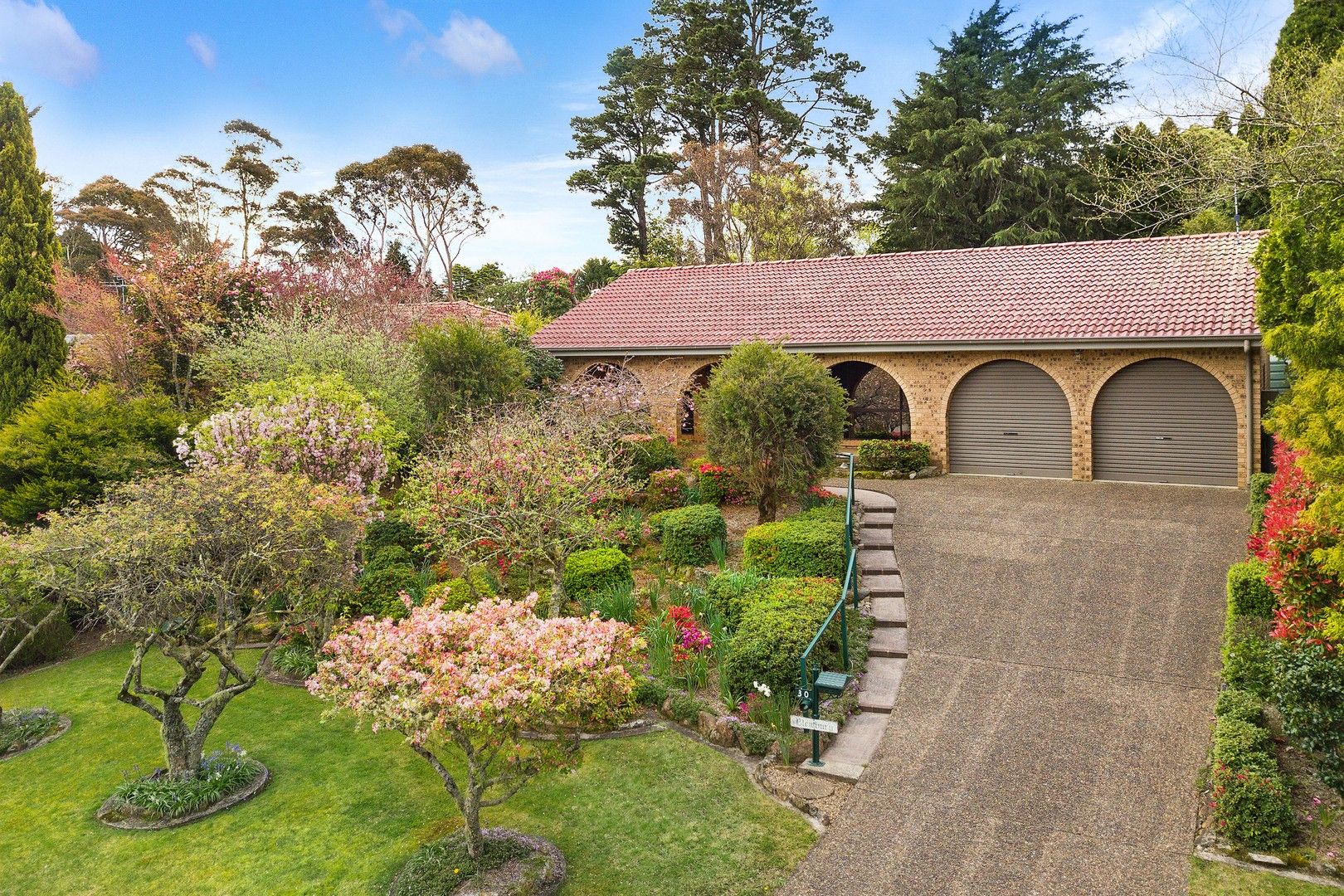 30 Evergreen Circle, Wentworth Falls NSW 2782 - House For Rent | Domain