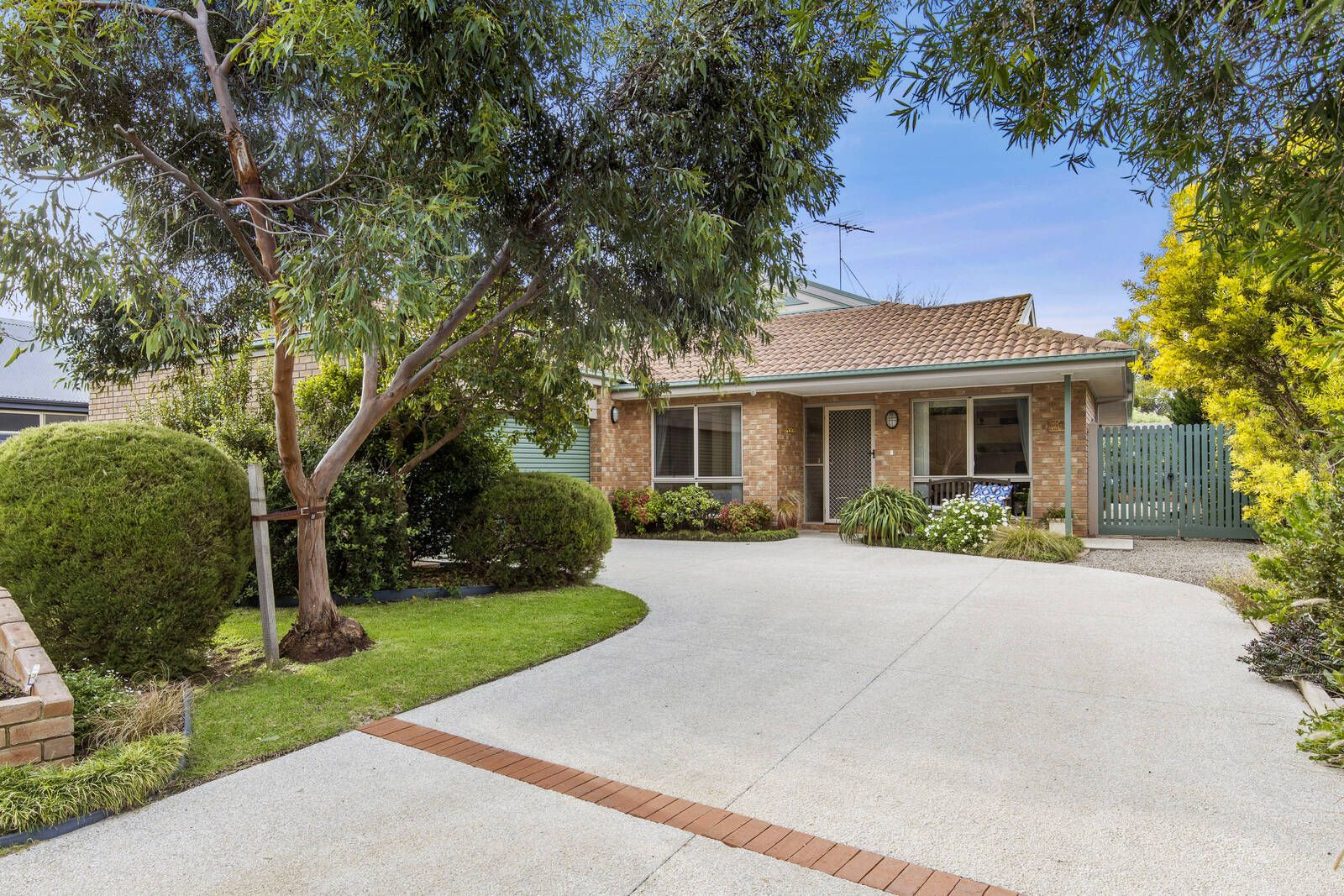5 Beach Close, Point Lonsdale | Property History & Address Research ...