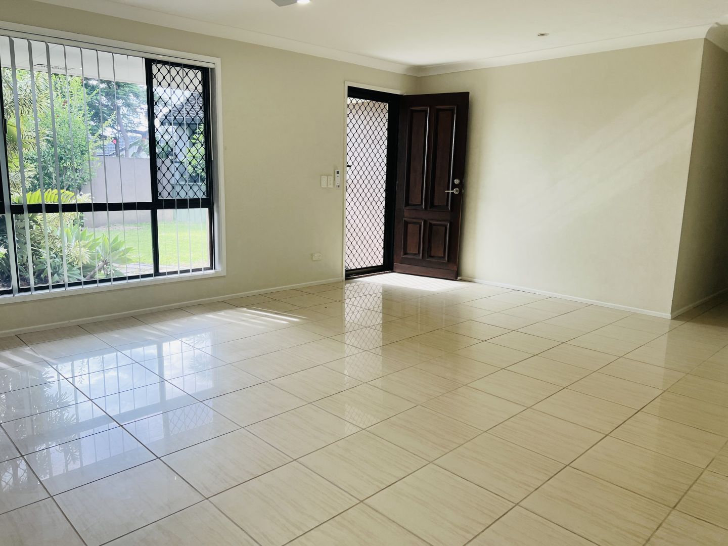 15 Hood Court, Mermaid Waters QLD 4218 - House For Rent - $1,050 | Domain