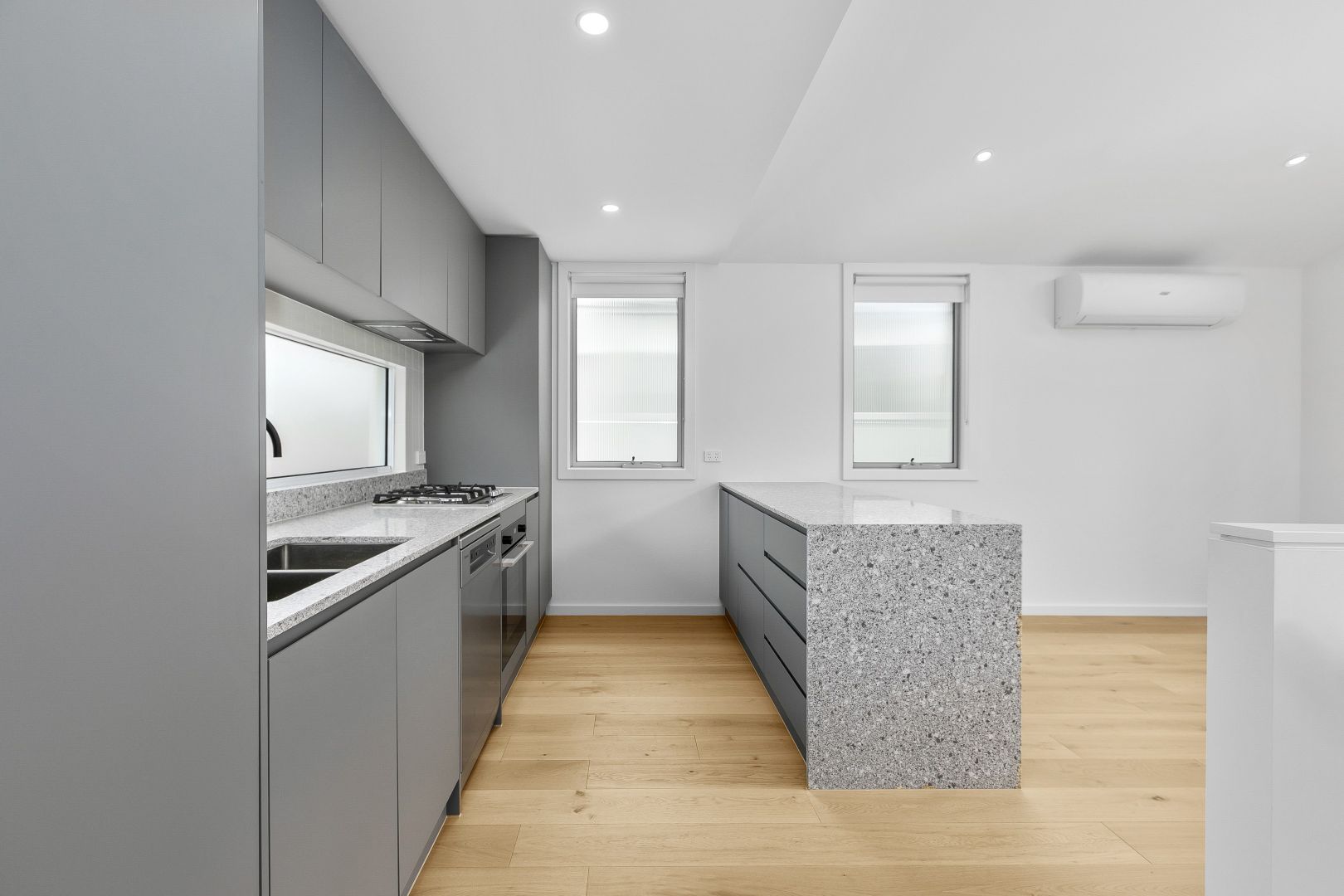 2/5 Rowan Avenue, Brooklyn VIC 3012 - Townhouse For Rent | Domain