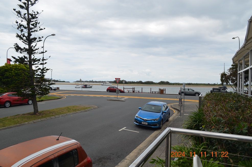 21 Labrador Street, Labrador QLD 4215 - House For Rent | Domain