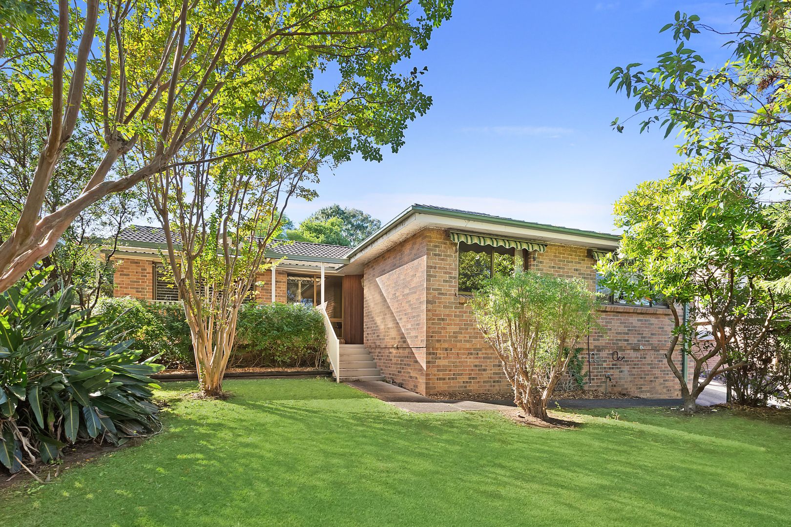 8 Batman Crescent, Springwood | Property History & Address Research ...