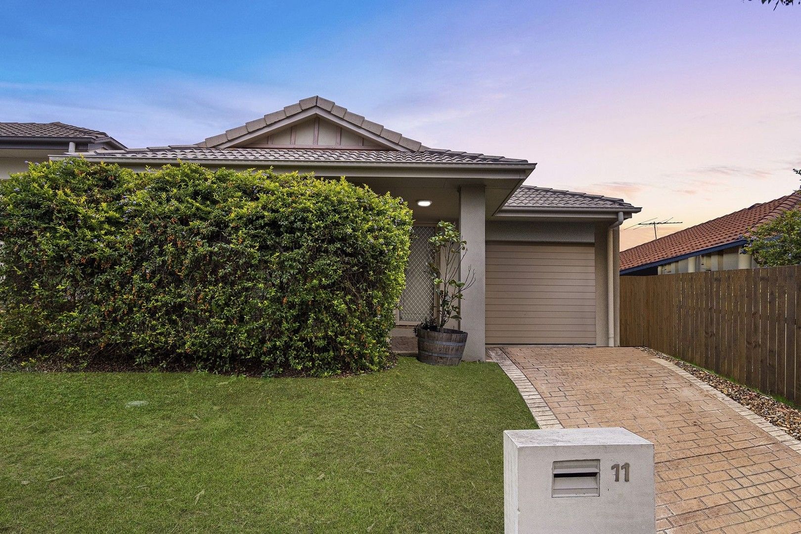 11 Lakes Entrance Drive, Springfield Lakes QLD 4300 - House For Rent ...