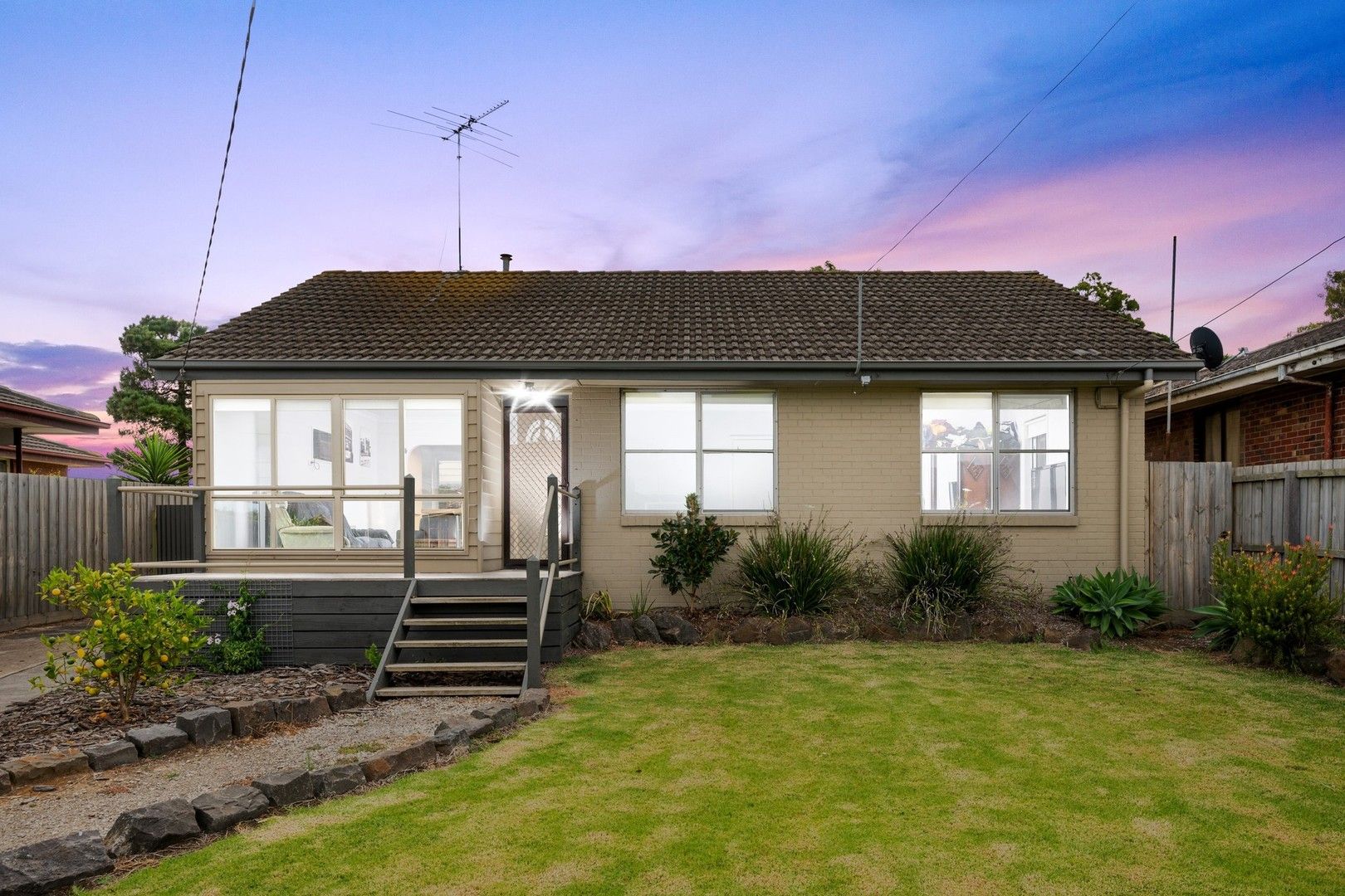 30 Fidge Crescent, Breakwater | Property History & Address Research ...