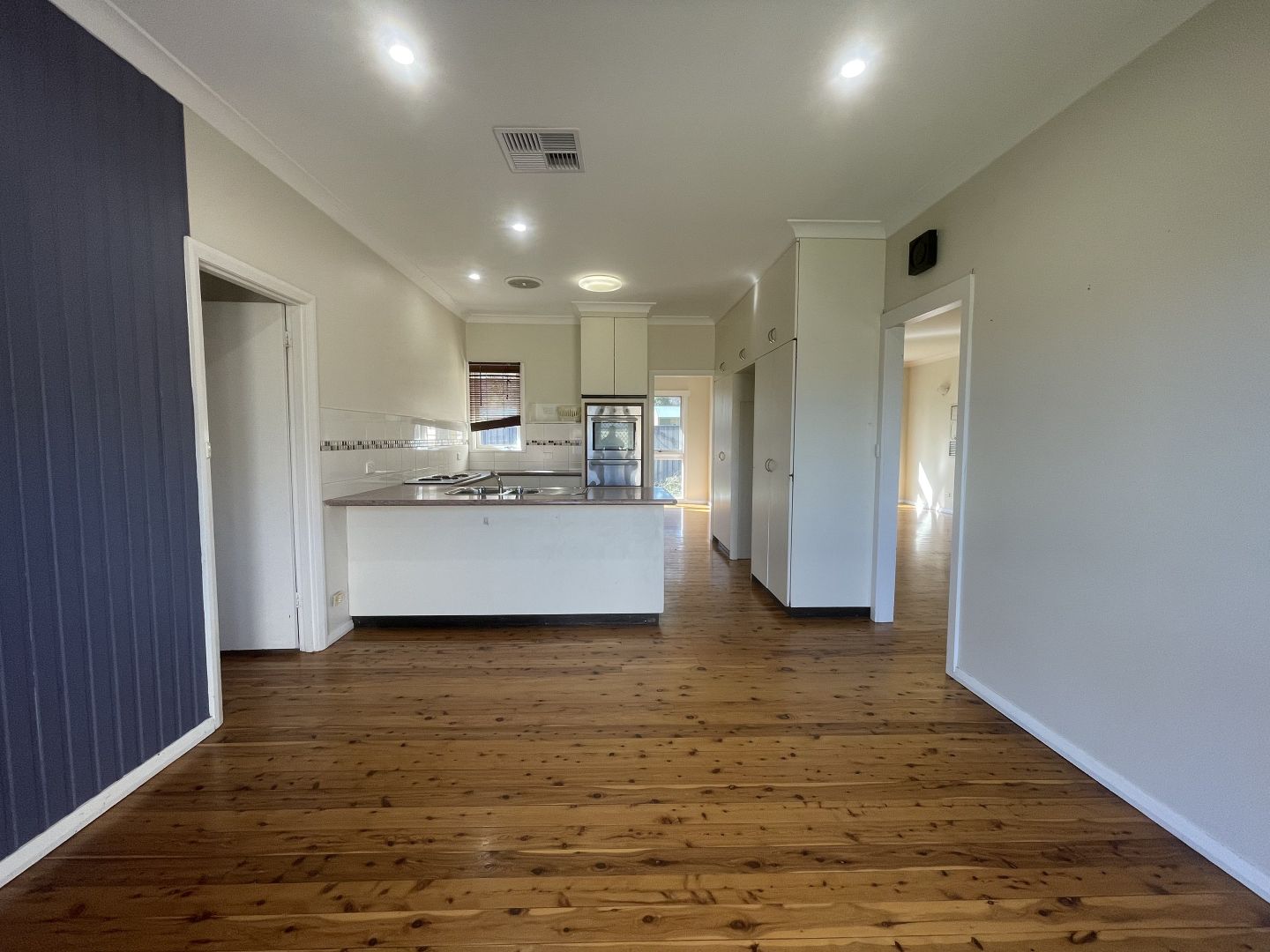 907 Pemberton Street, West Albury NSW 2640 - House For Rent | Domain