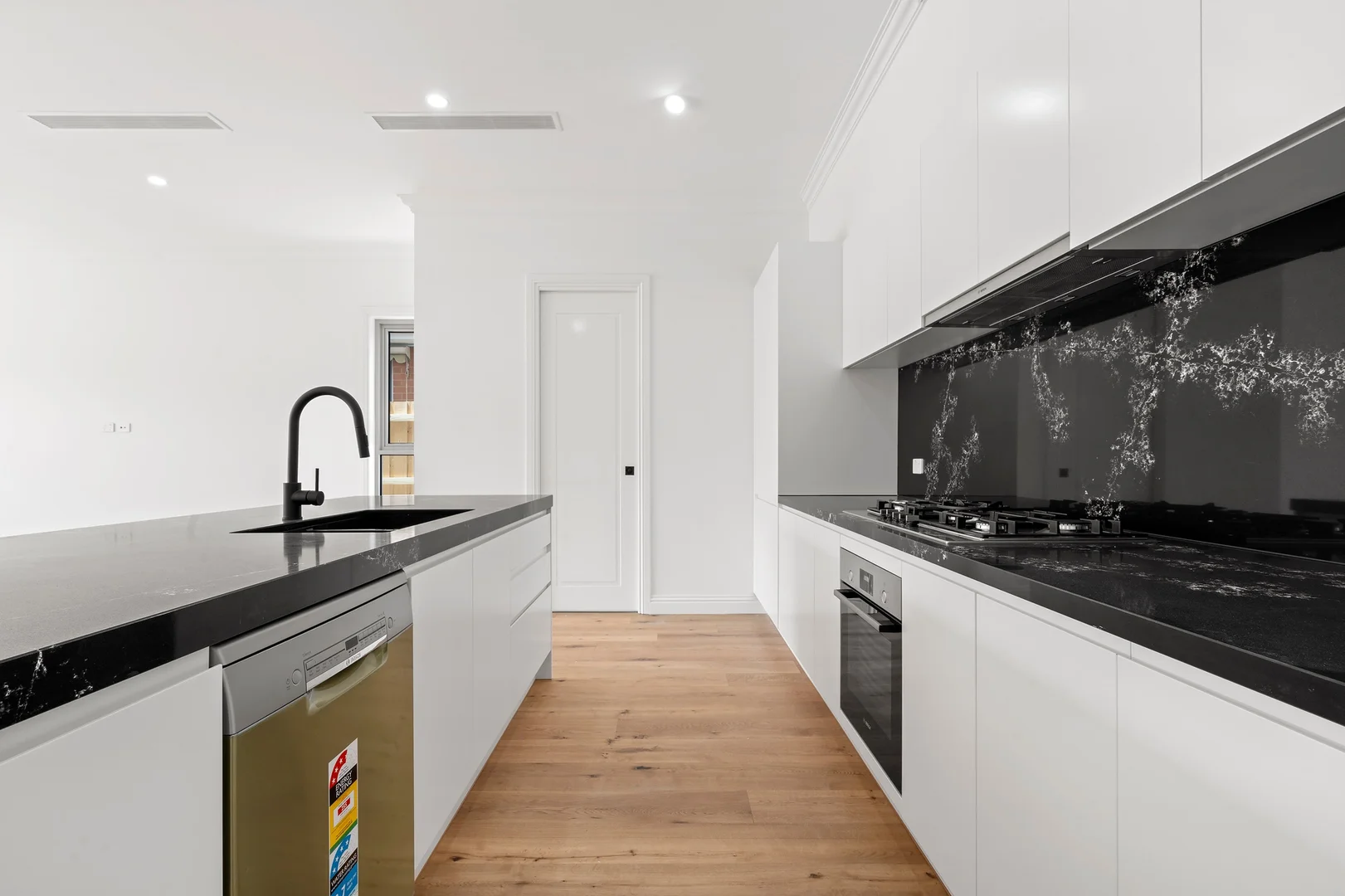 2/13 Bronte Avenue, Burwood VIC 3125 - Townhouse For Rent | Domain