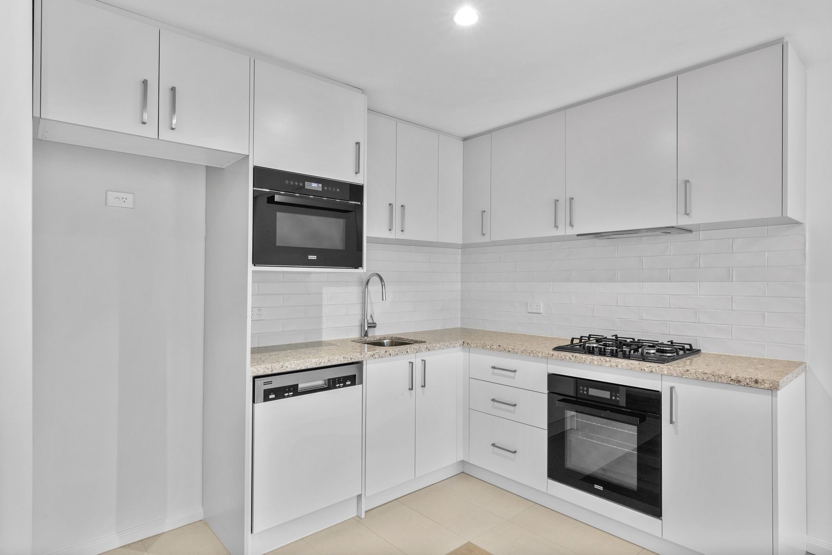 2/21-23 Brookvale Avenue, Brookvale NSW 2100 - Apartment For Rent | Domain