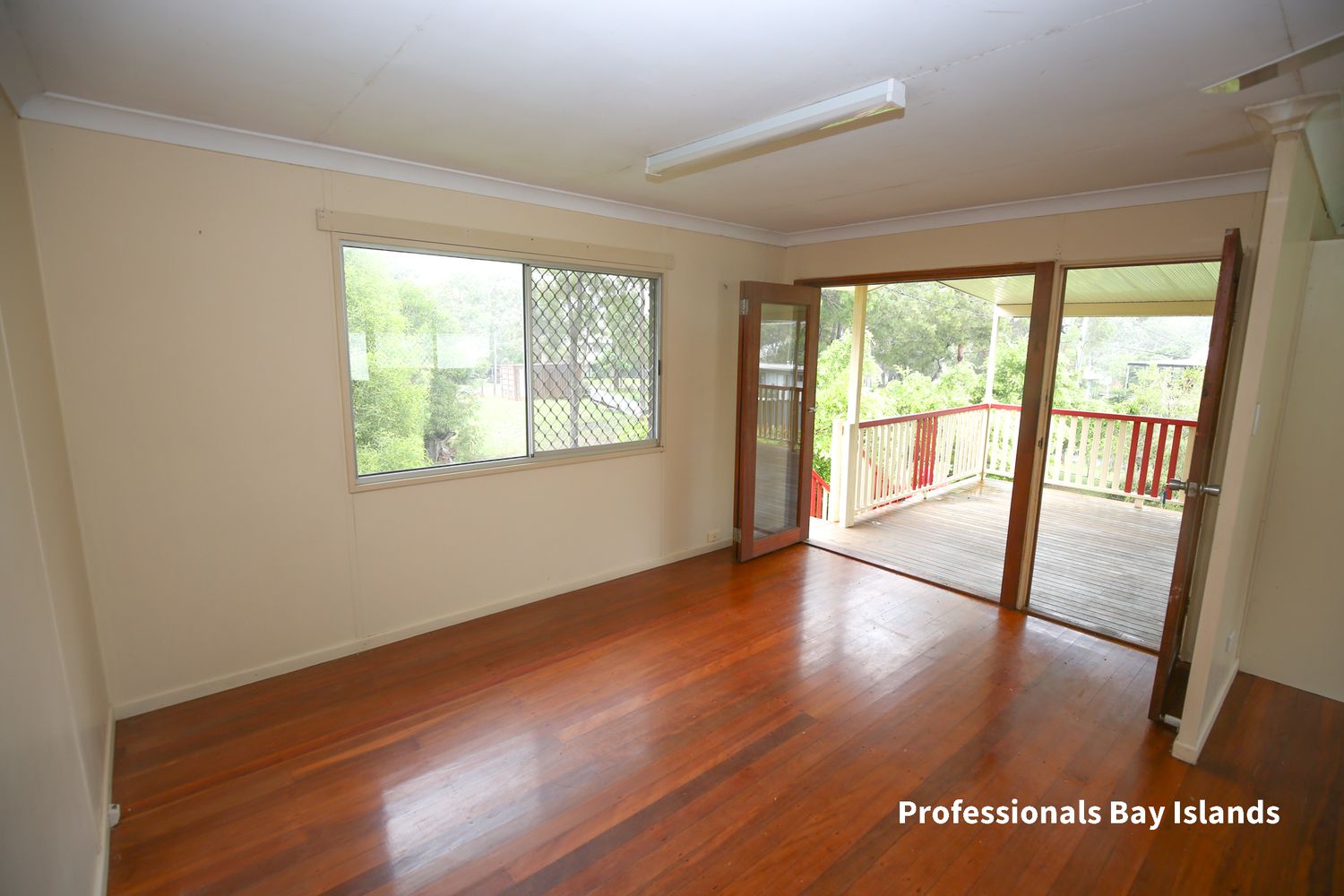 10 Double Bay Street, Macleay Island QLD 4184 | Domain