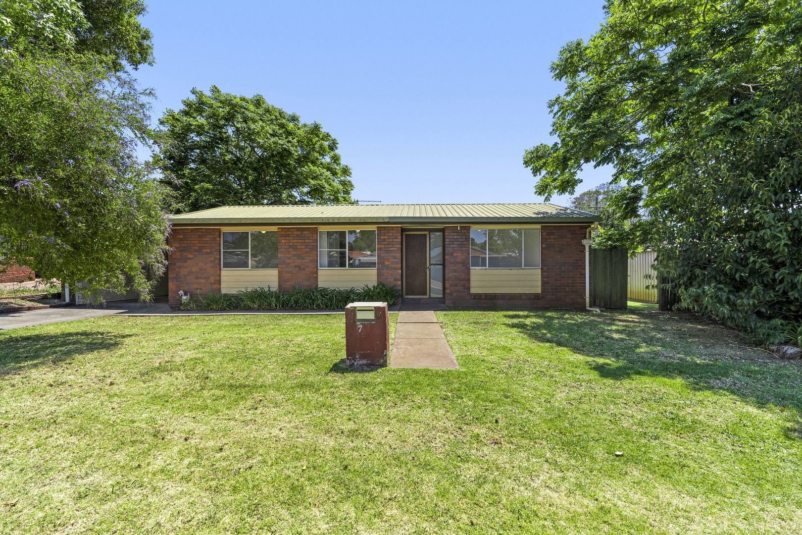 7 Wine Drive, Wilsonton Heights QLD 4350 - House For Rent - $420 | Domain