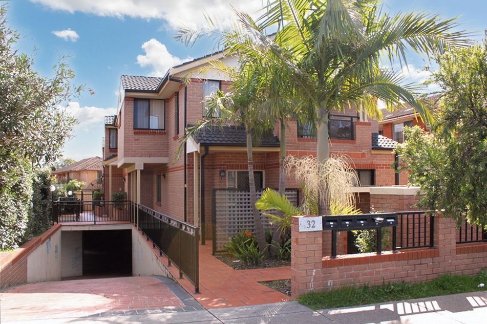 3/32 North Parade, Campsie NSW 2194 - Townhouse For Rent | Domain