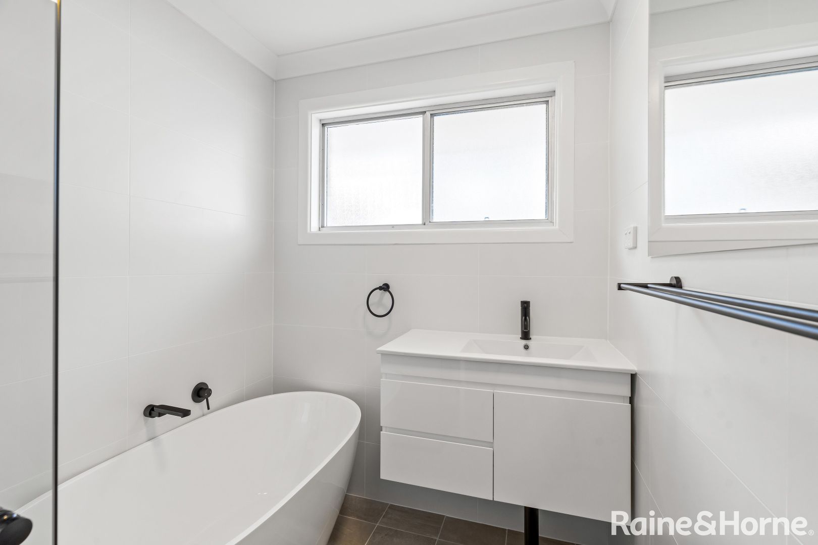 24 Lynnette Cres, East Gosford NSW 2250 - House For Rent - $595 | Domain