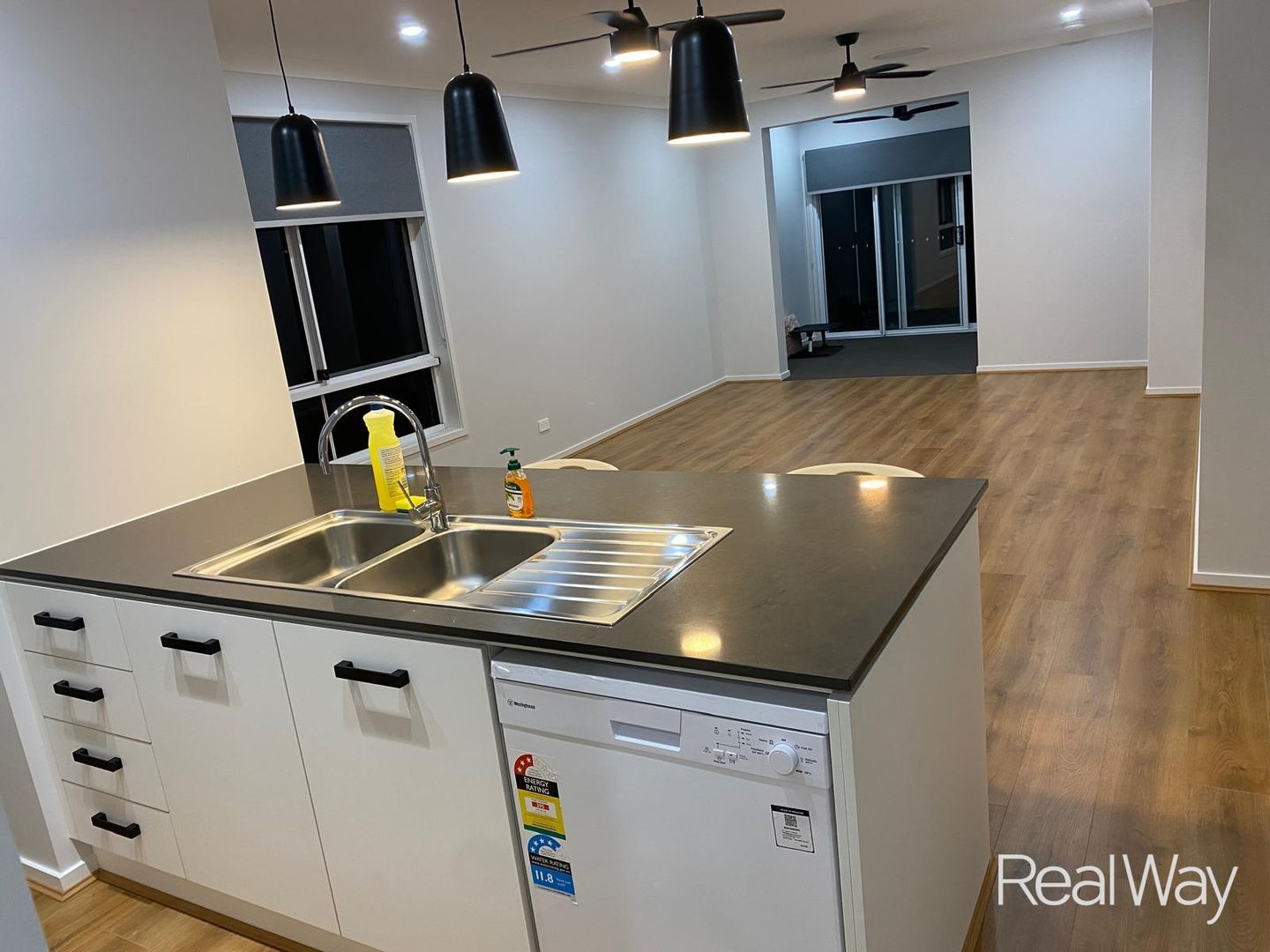 61 Carnarvon Drive, South Ripley QLD 4306 - House For Rent - $630 | Domain