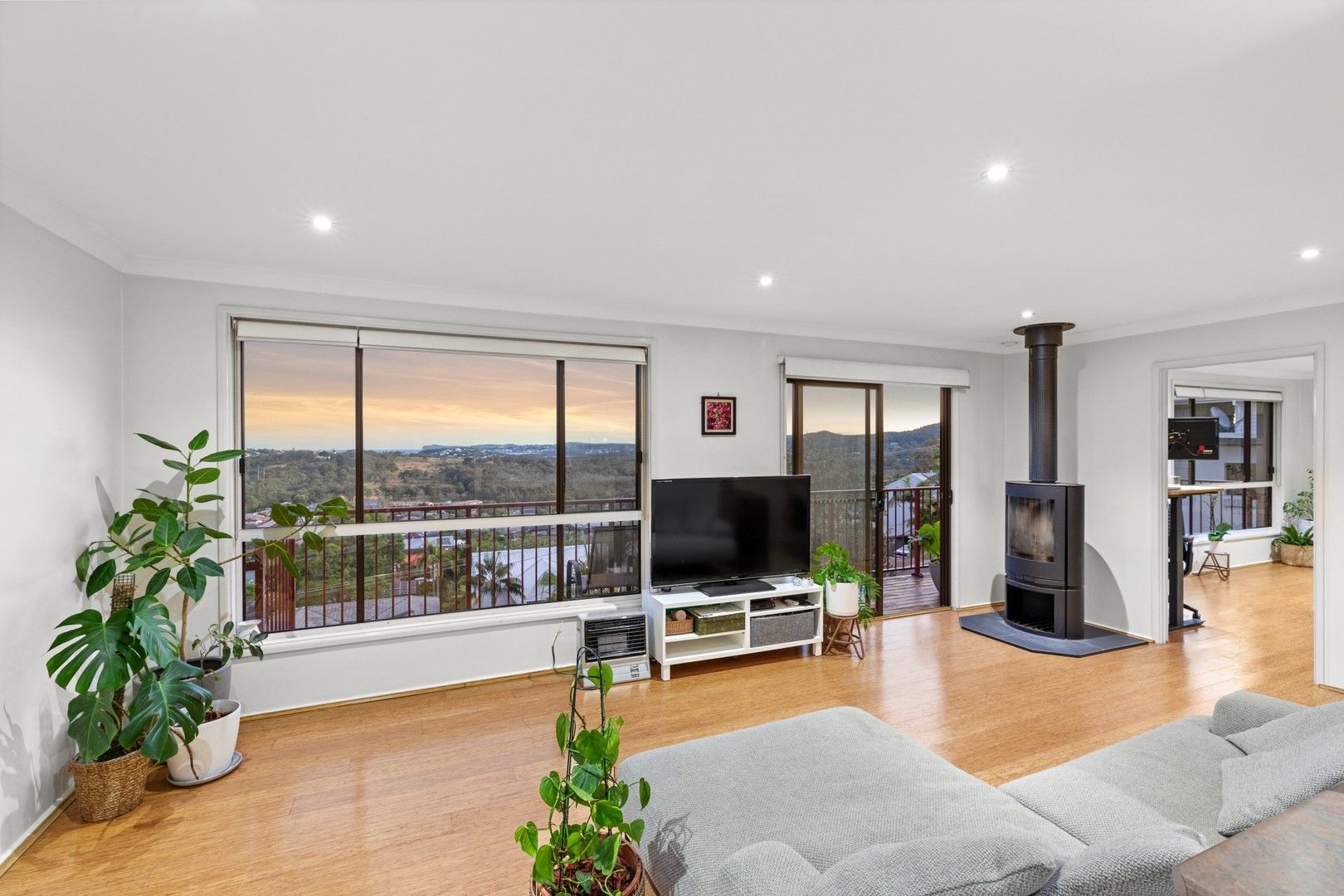 8 Valley View Road, Bateau Bay NSW 2261 | Domain