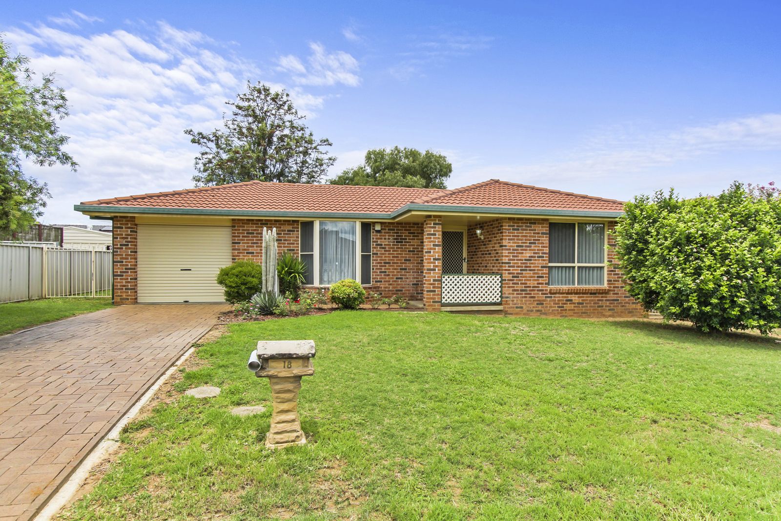 18 Janelle Street, South Tamworth | Property History & Address Research ...