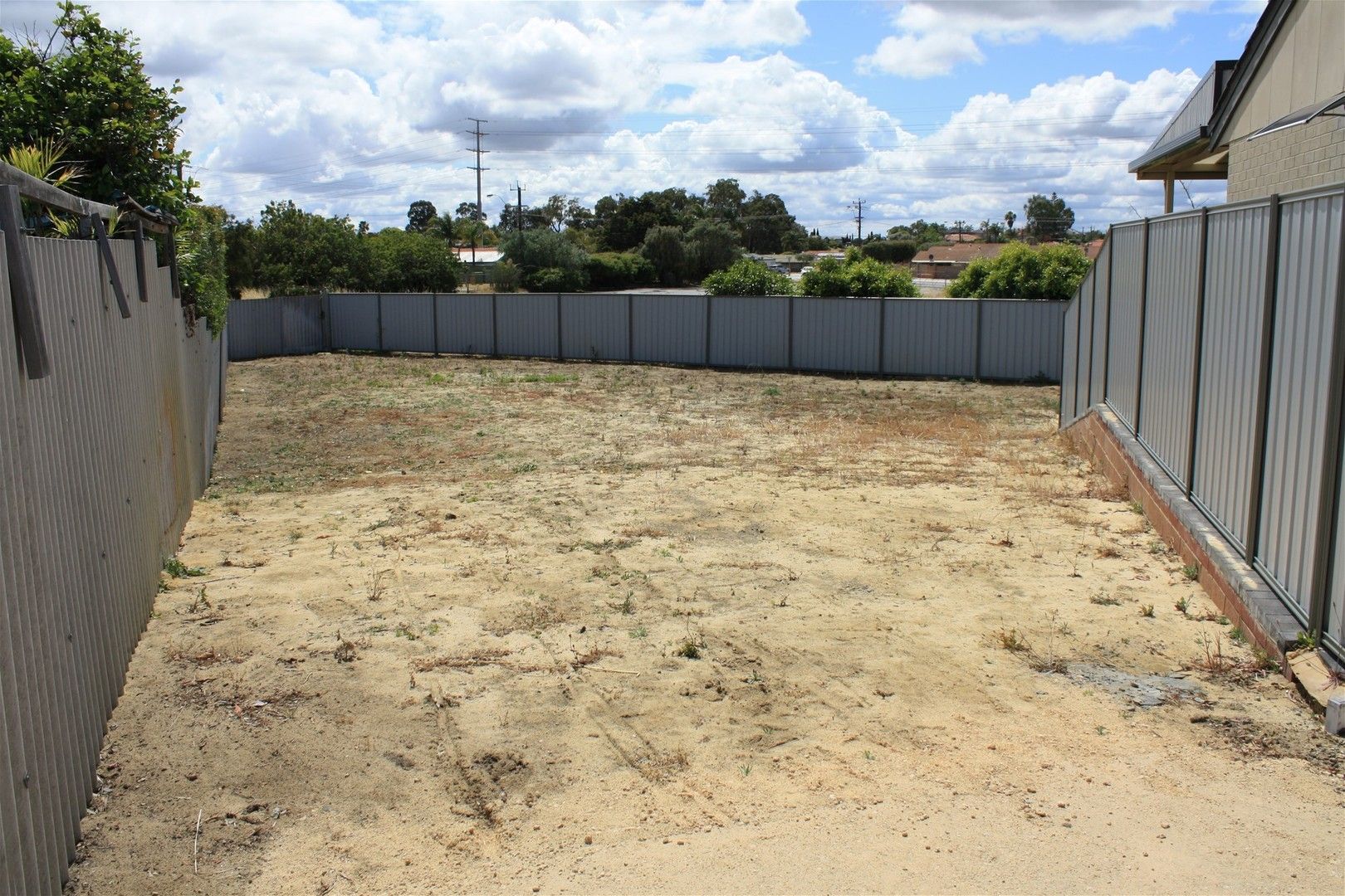 Sold 27 Newell way, Noranda WA 6062 on 01 Jan 2023 - 2018215154 | Domain