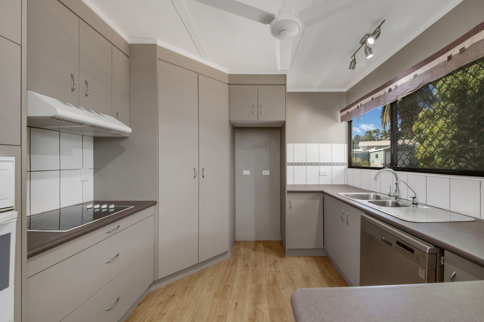 16 Waratah Street, Kin Kora QLD 4680 - House For Rent - $600 | Domain