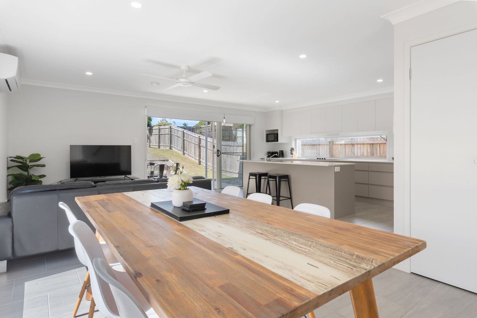 25 Parakeet Street, Birkdale QLD 4159 - House For Rent - $800 | Domain