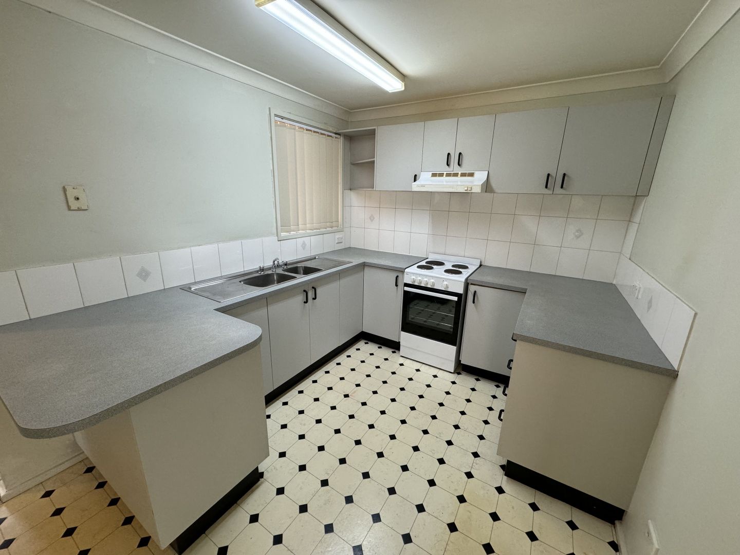11/6 Westmoreland Road, Minto NSW 2566 - House For Rent | Domain