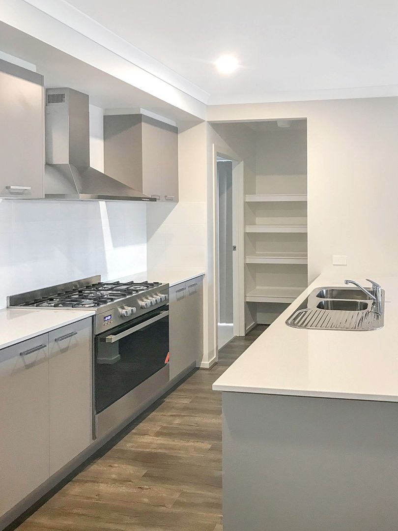 20 Masquerade Road, Berwick VIC 3806 - House For Rent - $550 | Domain