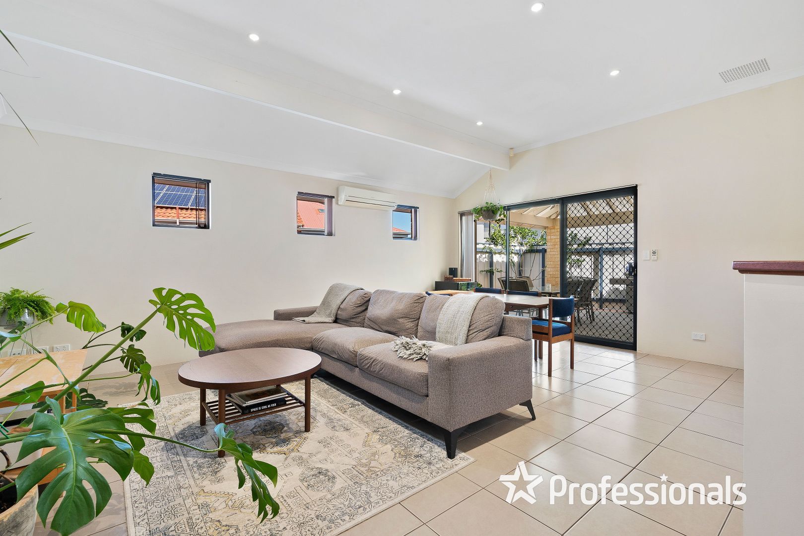 4/291 Flinders Street, Nollamara WA 6061 - Villa For Rent - $680 | Domain