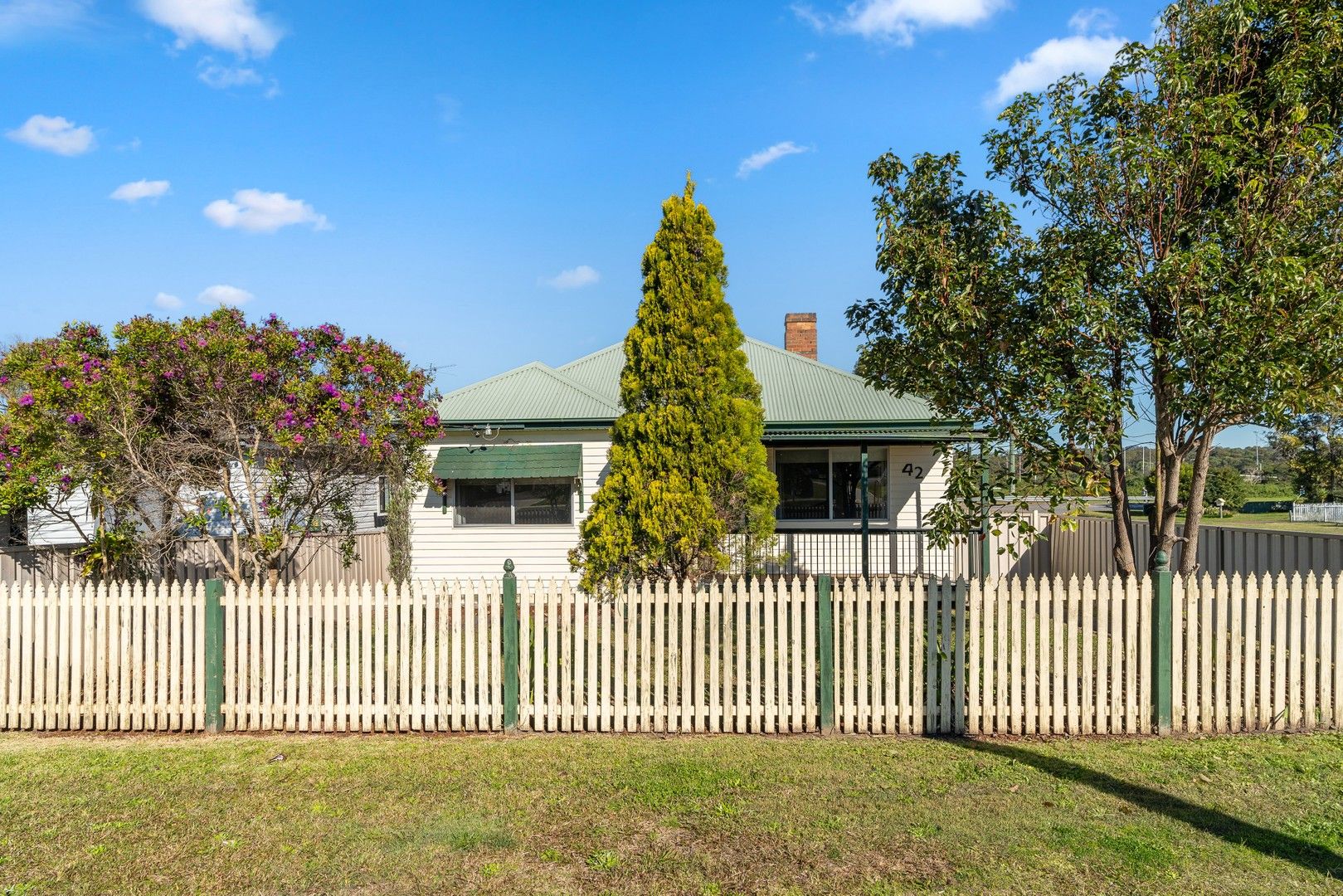 42 Sydney Street, Gateshead NSW 2290 - House For Rent | Domain