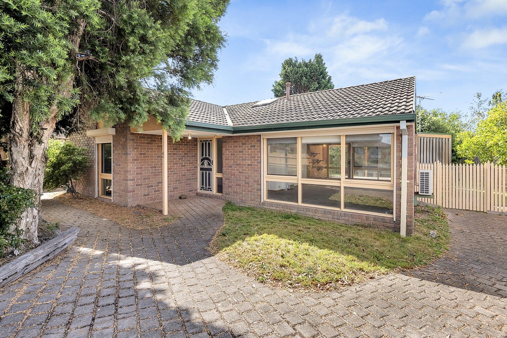 5 Giles Court, Mill Park VIC 3082 - House For Rent | Domain