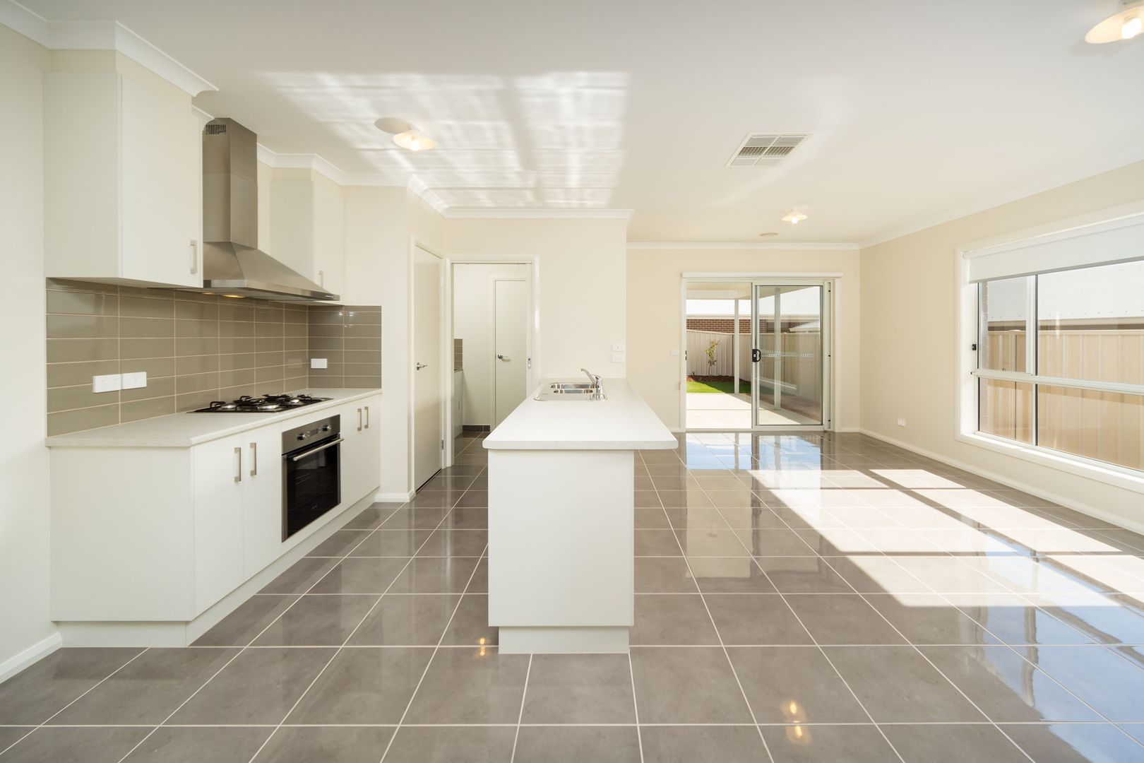 8 Gurney Crescent, Wodonga VIC 3690 - House For Rent | Domain