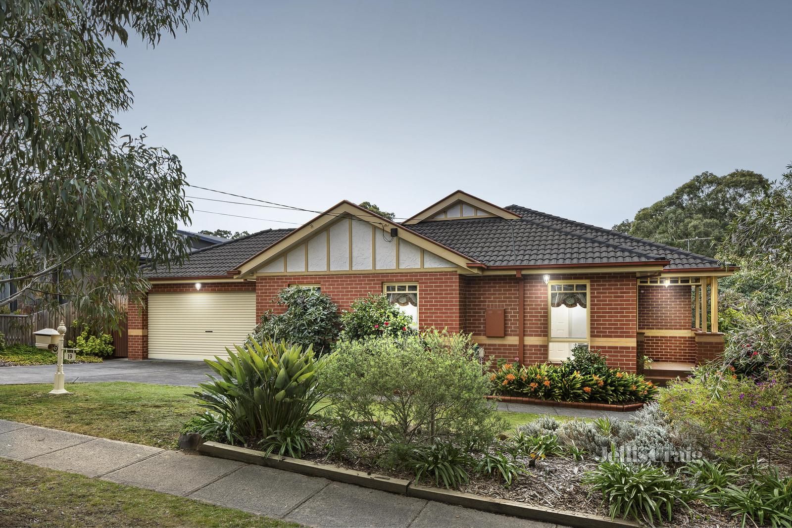 19 Crest Street, Greensborough VIC 3088 | Domain
