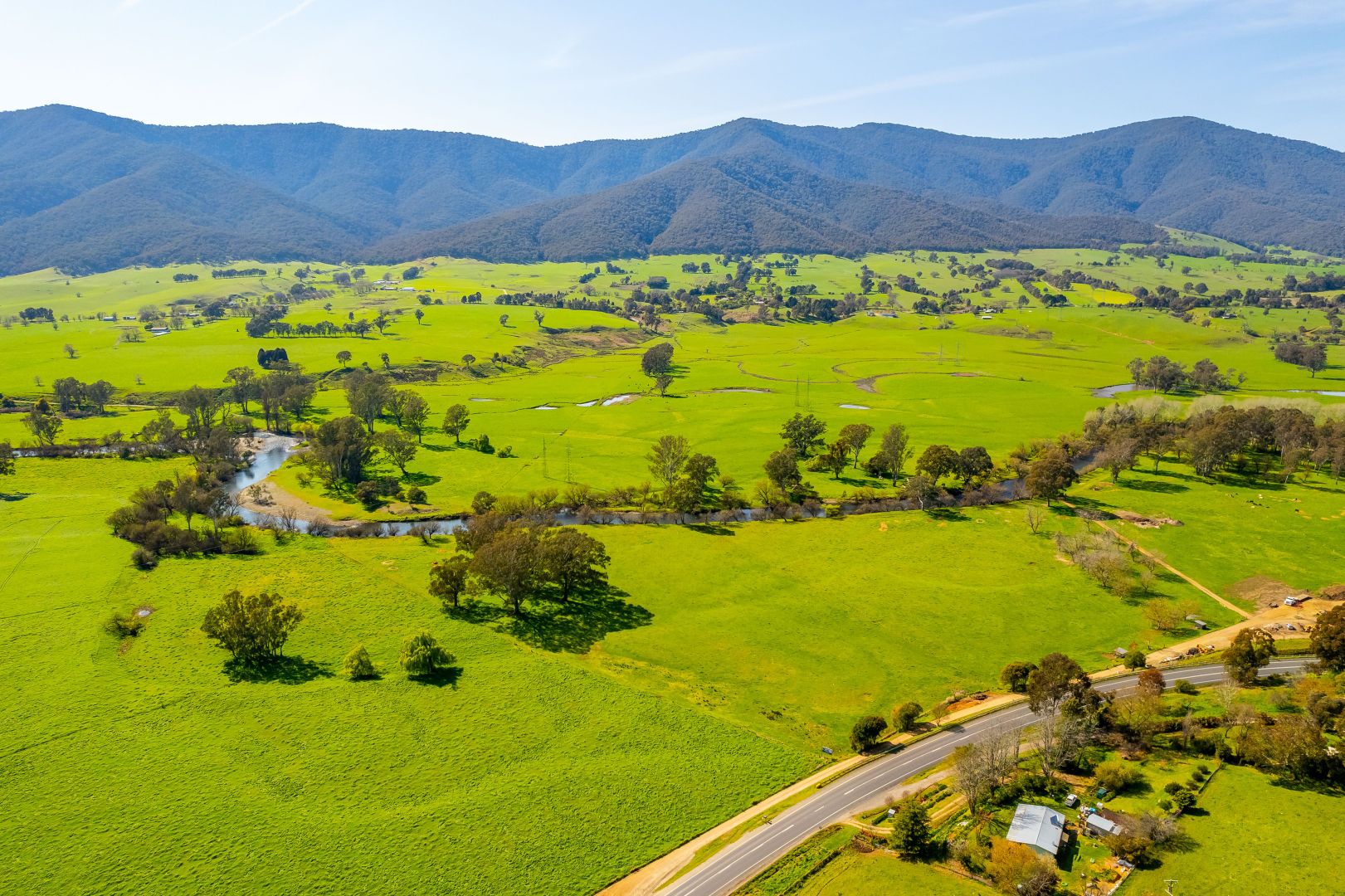 5060 Kiewa Valley Highway, Dederang VIC 3691 - Farmlet for Sale