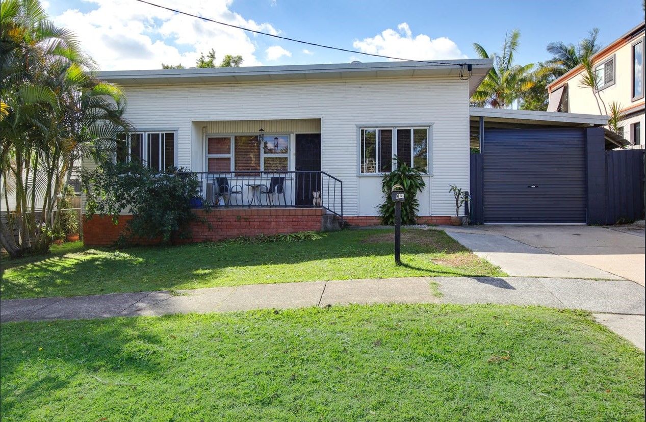 9 Brookside Road, Labrador QLD 4215 - House For Rent | Domain