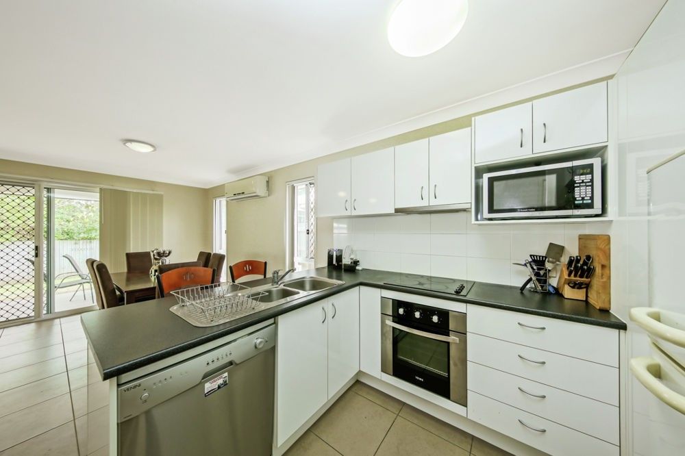 1/87 Emsworth St, Wynnum QLD 4178 - Townhouse For Rent | Domain