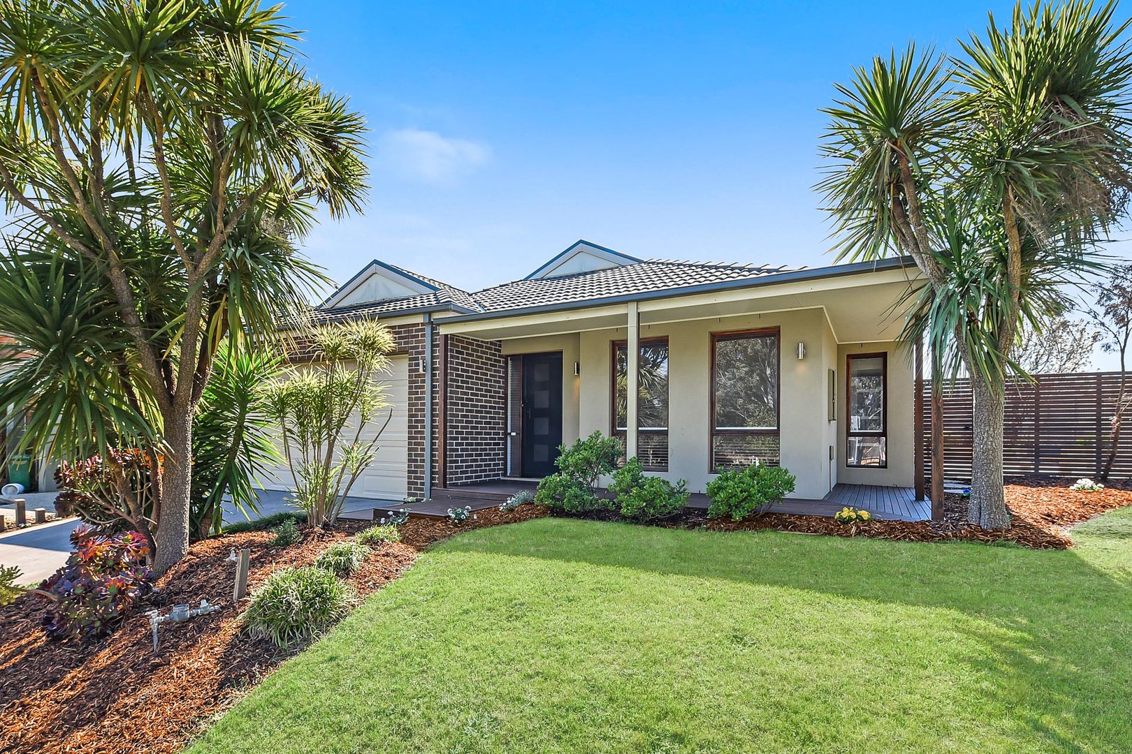 8 Sunhill Way, Berwick VIC 3806 - House For Rent - $650 | Domain