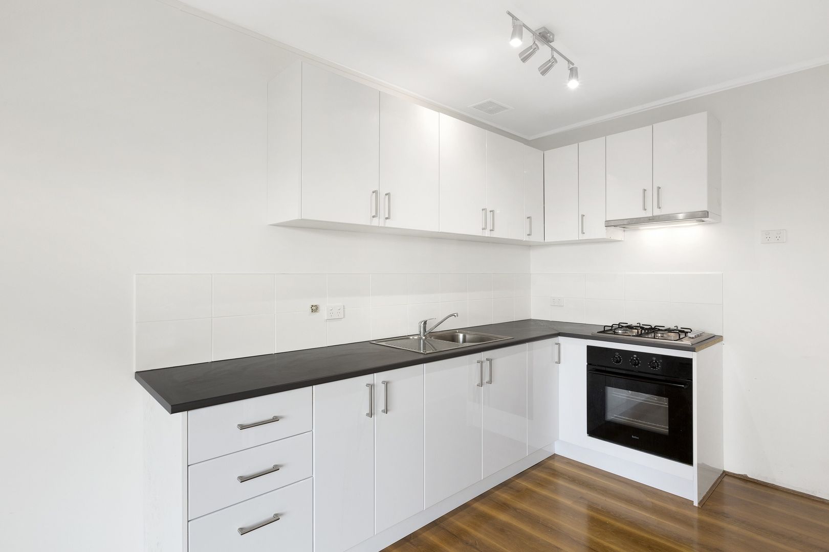 4/2 Woods Avenue, Mordialloc | Property History & Address Research | Domain