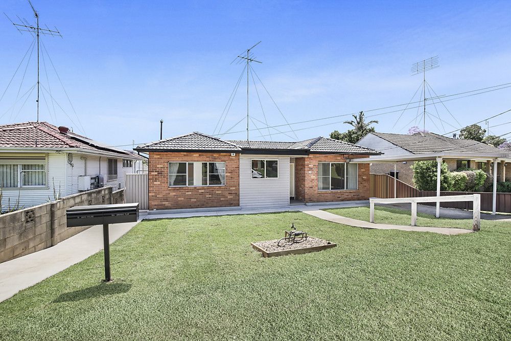 15 Rosedale Avenue, Penrith NSW 2750 - House For Rent | Domain