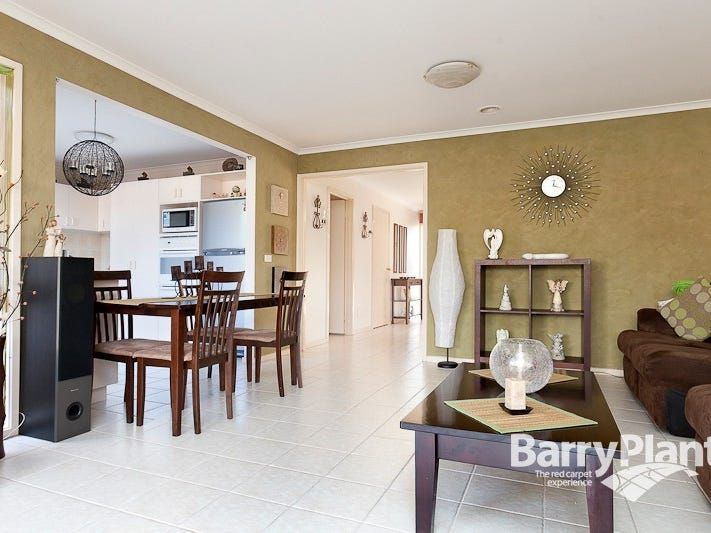 10 Tundra Way, Keysborough VIC 3173 - Townhouse For Rent | Domain