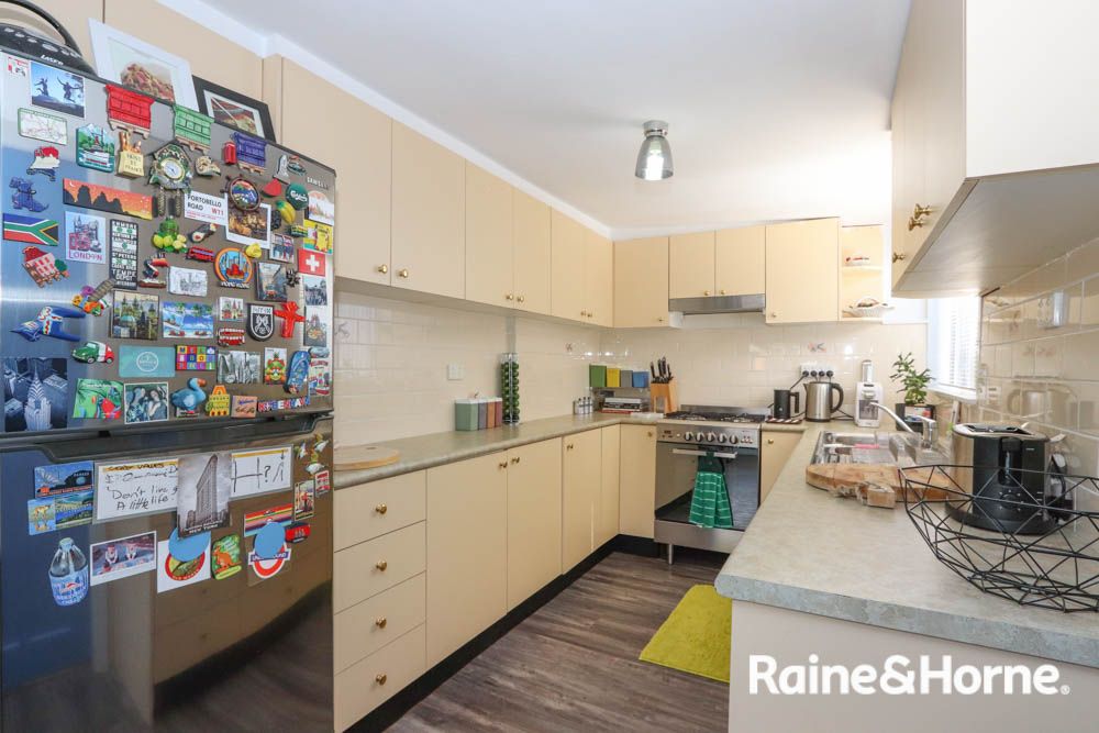 77 Bant Street Fully Furnished, South Bathurst NSW 2795 - House For ...